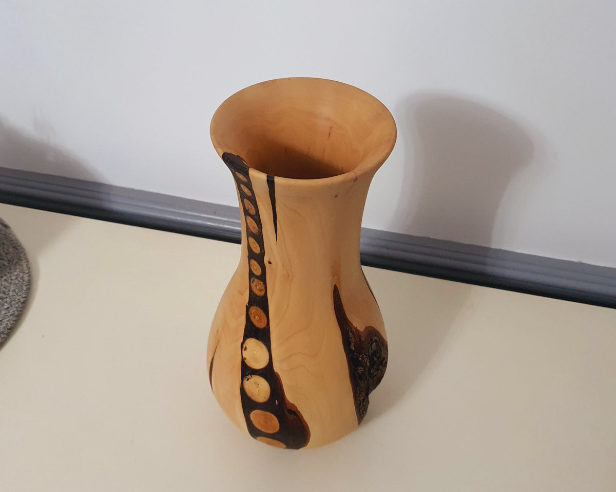 Hawthorn Vase – Matt Jordan Woodturning